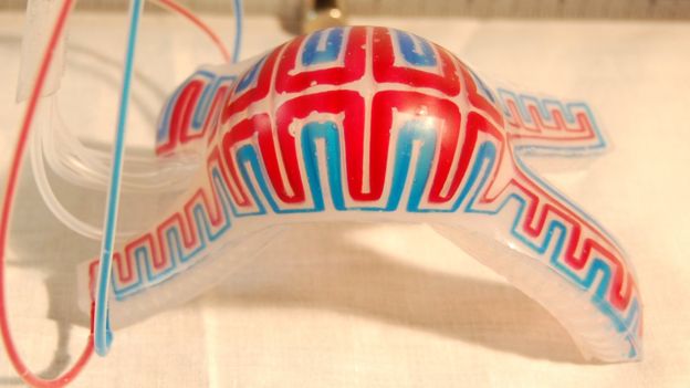 Pneumatic octopus is first soft, solo robot - BBC News