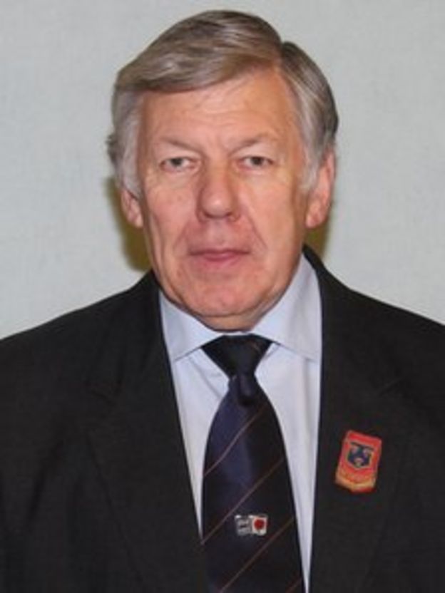 Shrewsbury flower show boss Peter Road-Night retires - BBC News