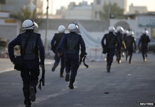 Teenage boy killed in clash with police in Bahrain - BBC News