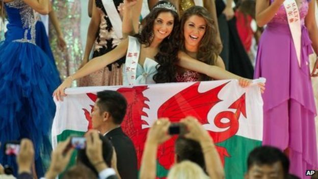 Miss World runner-up Sophie Moulds, from Rhondda, 'so happy' - BBC News