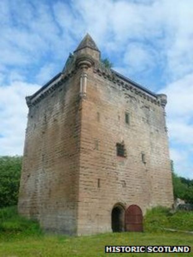 Buildings get Historic Scotland grants to fund repairs - BBC News