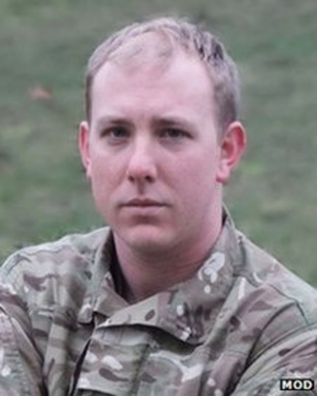 Body of Aldershot soldier Matthew Smith repatriated - BBC News