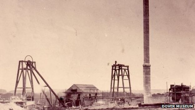 Kent Miners Festival marks Snowdown pit centenary - BBC News