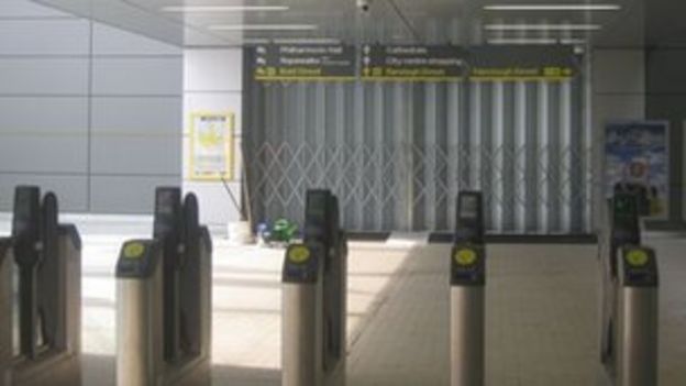 Liverpool Central Station reopens after £20m upgrade - BBC News