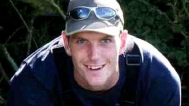 Bentley murder victim named as Karl Smith - BBC News