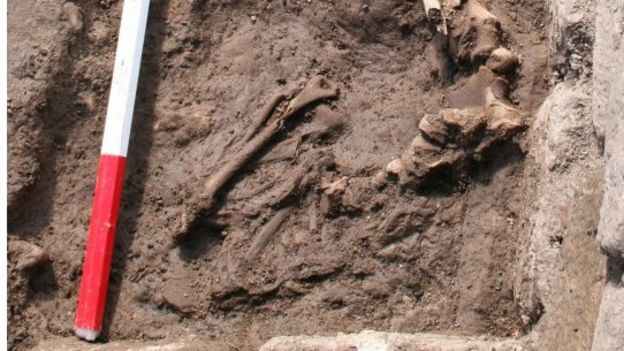 Vindolanda dig unearths rare Roman gold coin - BBC News