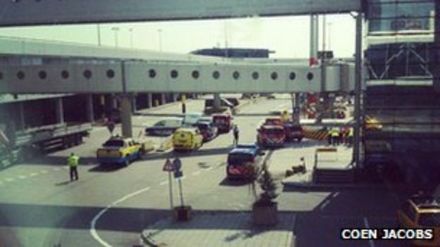 Amsterdam's Schiphol airport 'WWII bomb' detonated - BBC News