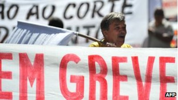 Brazil public sector strike is called off - BBC News