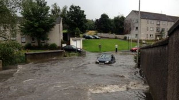 Blocked Stirling-Dunblane railway line is cleared - BBC News