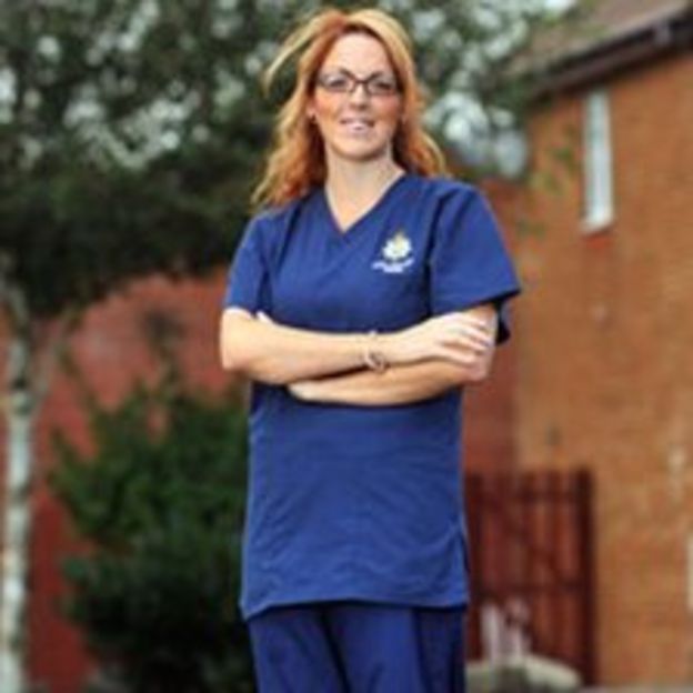 Louise Price wins Royal Humane Society award over crash - BBC News