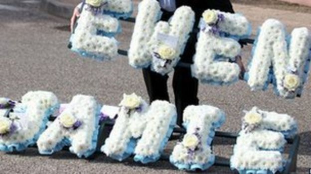 Mourners gather for brothers Ewen and Jamie Beaton - BBC News