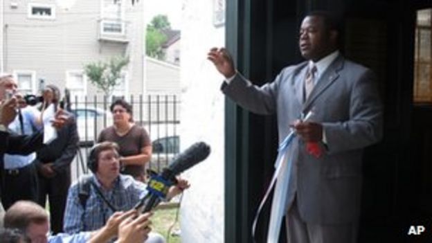 New Jersey capital Mayor Tony Mack held over corruption - BBC News