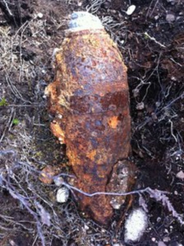 Forest workers find WWII bomb on Cawdor Estate near Nairn - BBC News
