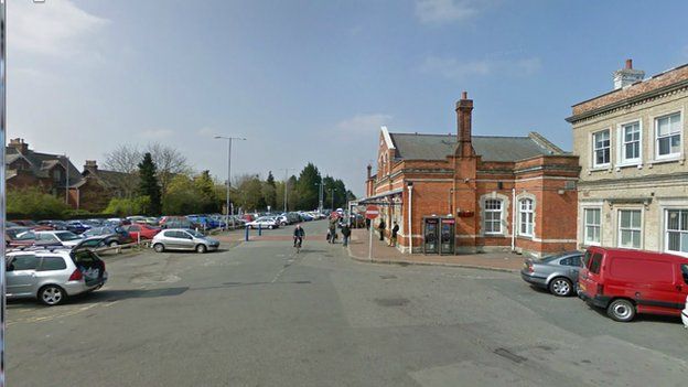 Minety level crossing barriers cause concern - BBC News