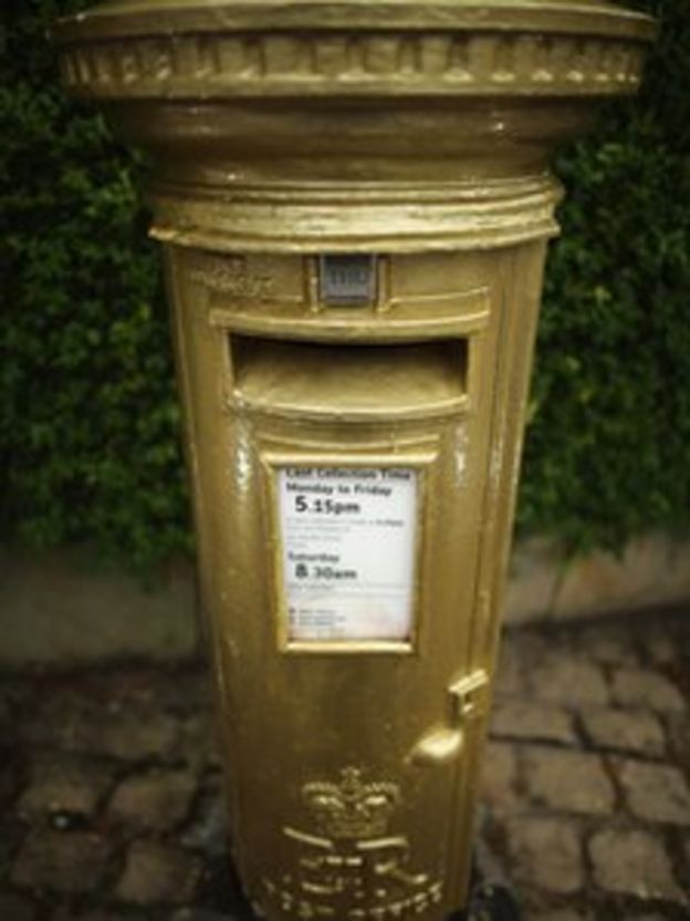 Gold post boxes for NI Paralympian heroes - BBC News