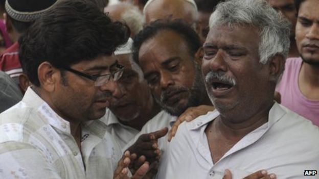 Karachi fire: Factory owners granted bail - BBC News