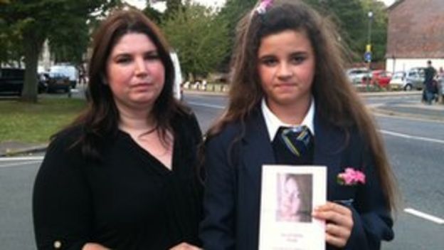 Tia Sharp: Private family funeral for schoolgirl held - BBC News
