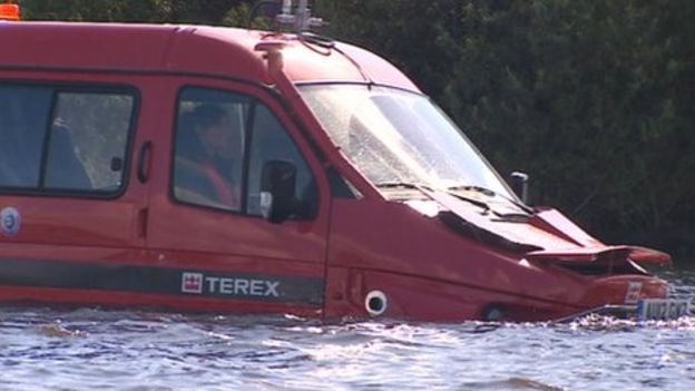 Amphibious car could be built in Norfolk - BBC News