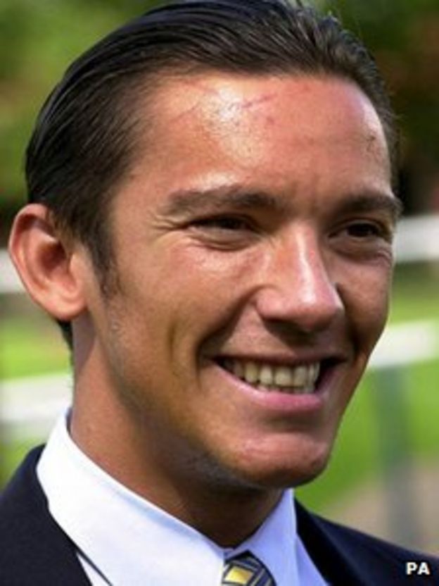 Frankie Dettori unveils St Leger plaque in Firbeck - BBC News