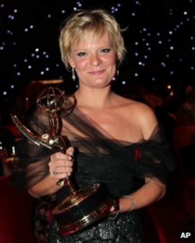 Game Of Thrones tops Emmy awards - BBC News