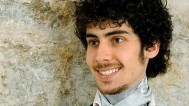 Federico Colli wins £18,000 piano contest - BBC News
