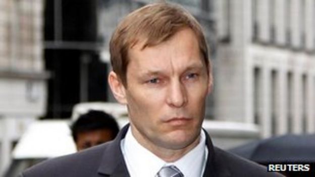 Met riot police 'must reduce use of excessive force' - BBC News