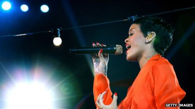 Rihanna and Taylor Swift lead MTV EMA nominations - BBC News