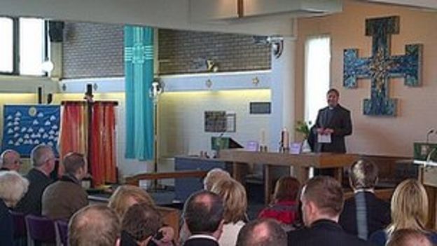 Mottram community mourns deaths of two police officers - BBC News