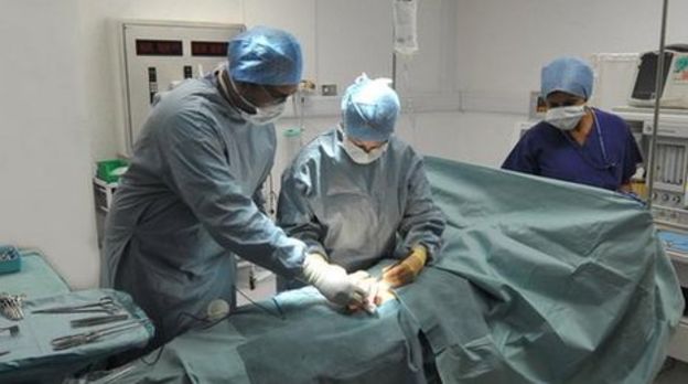 Surgeons claim reality TV glamorises cosmetic surgery - BBC News
