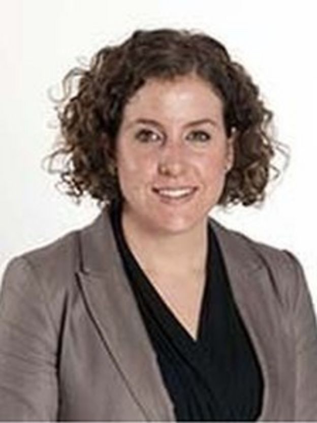 Cardiff council chair stands down in Lord Mayor wrangle - BBC News