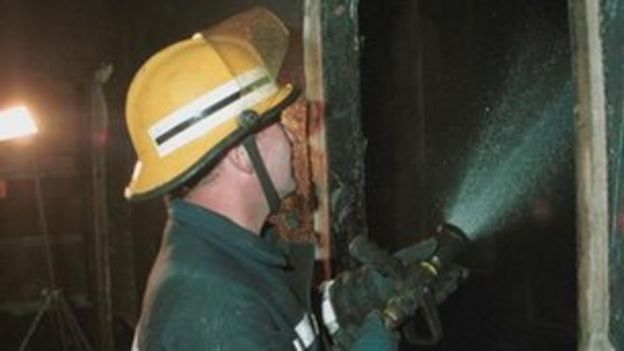 'Blunder' fires increasing say Electrical Safety Council - BBC News