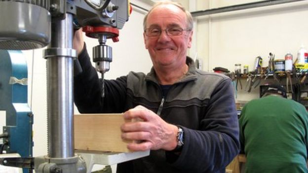 Isle of Man men find solace in a shed - BBC News