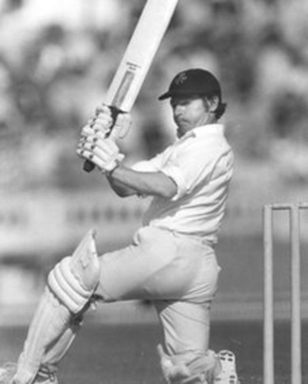 Lancashire cricketer Harry Pilling dies aged 69 - BBC News