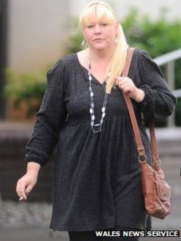 Beverley Jones's rolling pin attack on boyfriend - BBC News