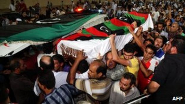 Libya: Gaddafi 'captor' Omran Shaaban buried in Misrata - BBC News