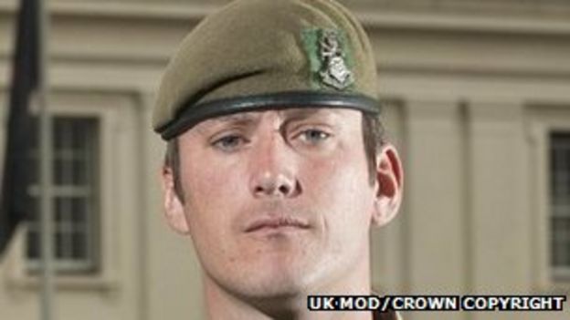 Leeds soldier Cpl Scott Dyson recognised for bravery - BBC News