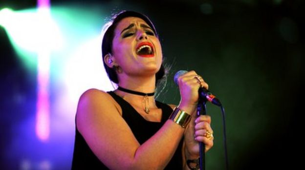 Jessie Ware interview: 'I sing like a dolphin!' - BBC News