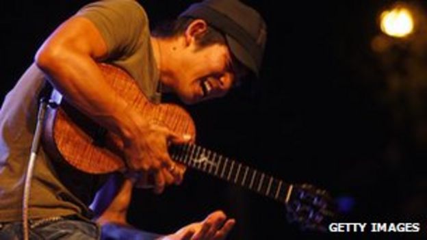 Japan introduces piracy penalties for illegal downloads - BBC News