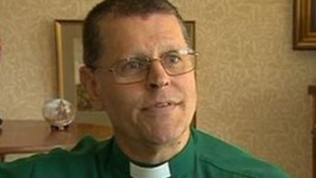 Winchelsea priest David Page given permission to preach - BBC News