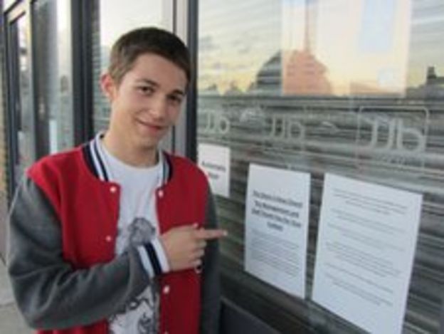 JJB Sports customers say they're 'gutted' at closures - BBC News