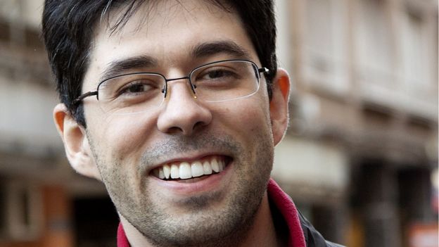 Welsh writer Cynan Jones wins BBC short story award - BBC News