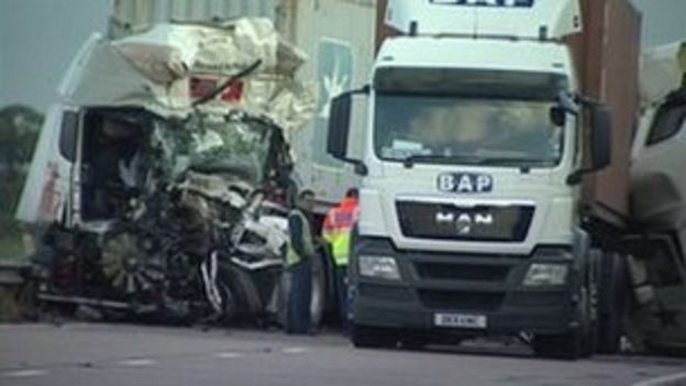 Lorry crash shuts westbound A14 at Ipswich for 23 hours - BBC News