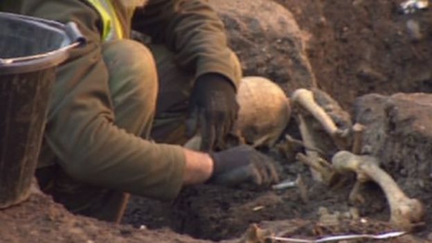 Crossbones: Historical London burial ground 'saved for decades' - BBC News