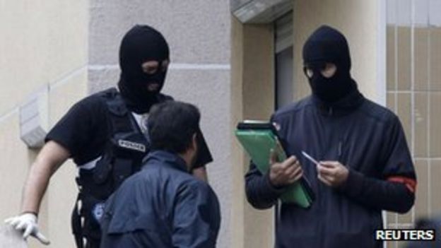 France 'uncovers biggest bomb plot in years' - BBC News