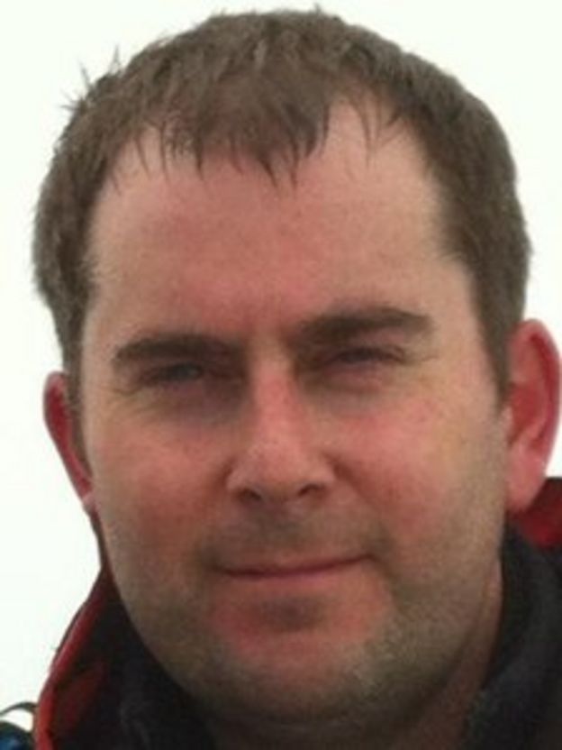 Tributes paid to Dundee hillwalker Euan Wright - BBC News