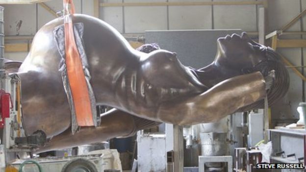 Will Damien Hirst's bronze statue Verity regenerate Ilfracombe? - BBC News