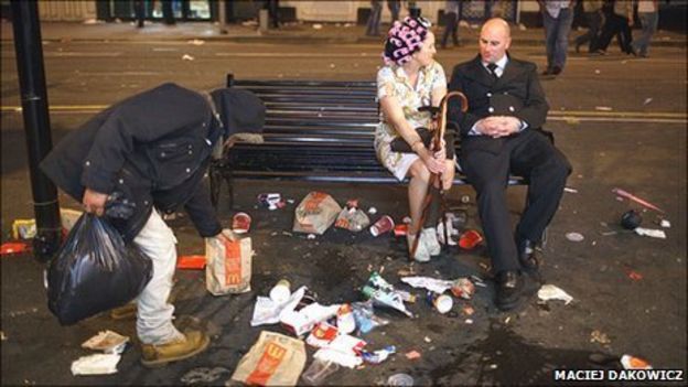 Cardiff After Dark nightlife photos go on show - BBC News