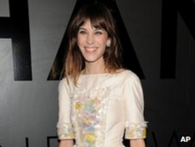 T4 to come to an end in December 2012, says Channel 4 - BBC News