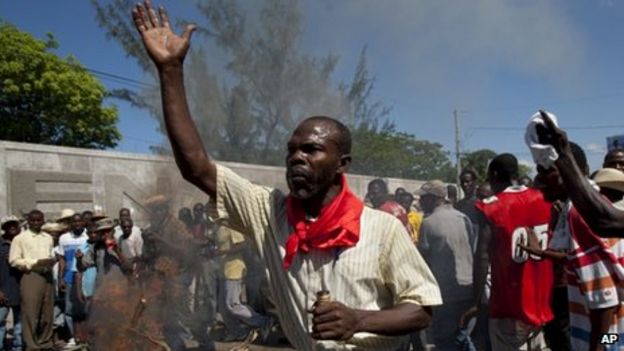 Haitians protest against President Martelly - BBC News