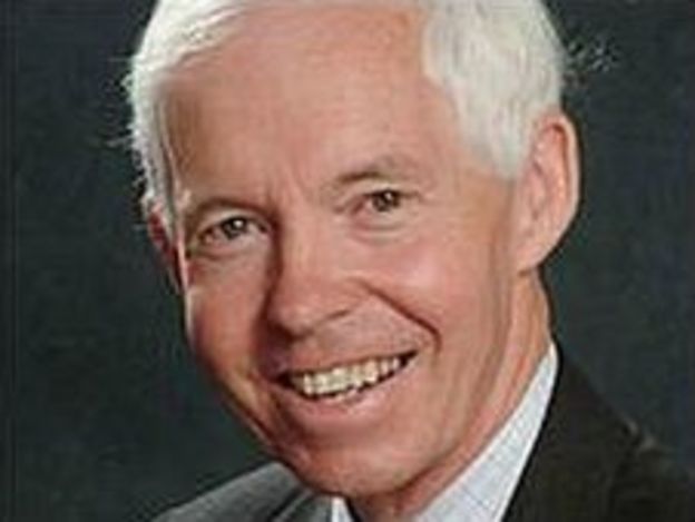 Cornwall Council confidence vote in Alec Robertson - BBC News